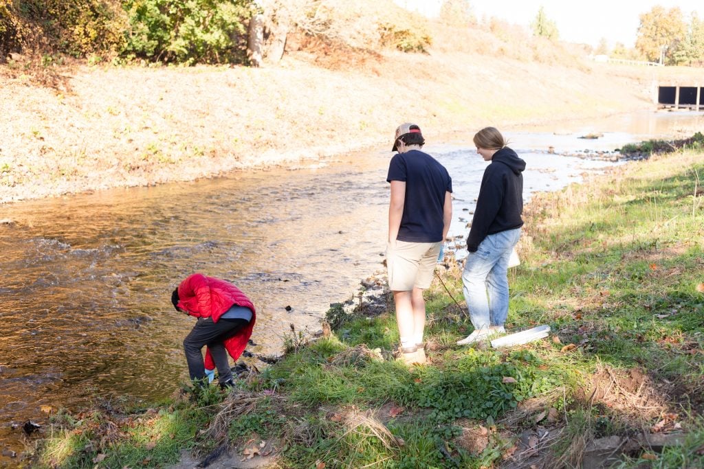 AP Environmental Class Uses Local Ecosystem for Project - Kingswood Oxford